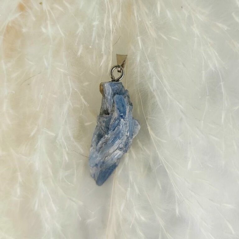 Heilsteine blauer Kyanit Rohstein