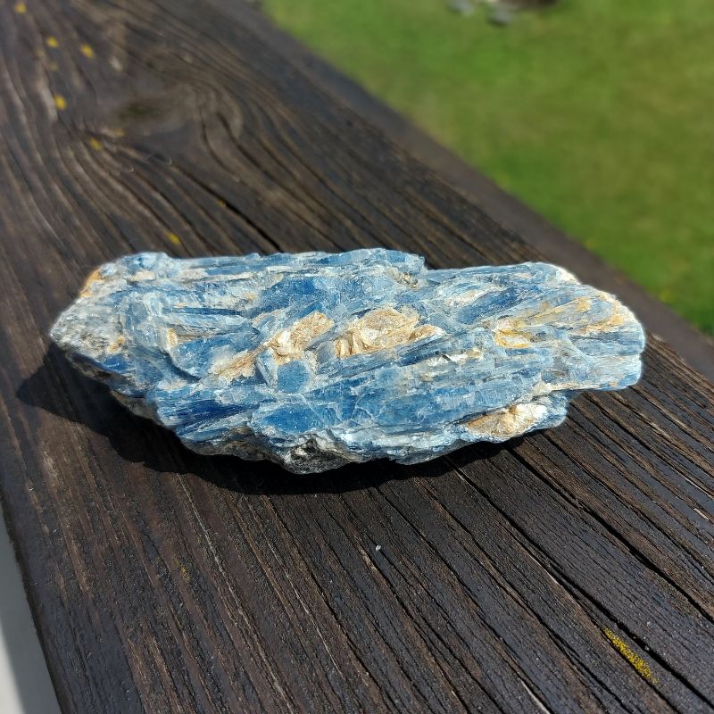Heilsteine blauer Kyanit Rohstein