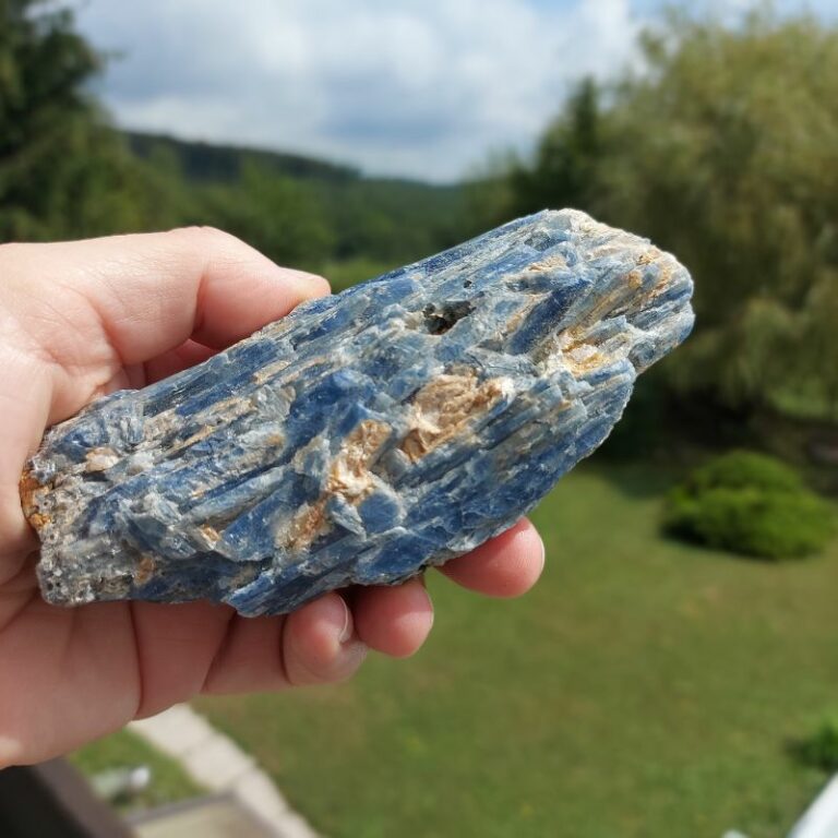 Heilsteine blauer Kyanit Rohstein